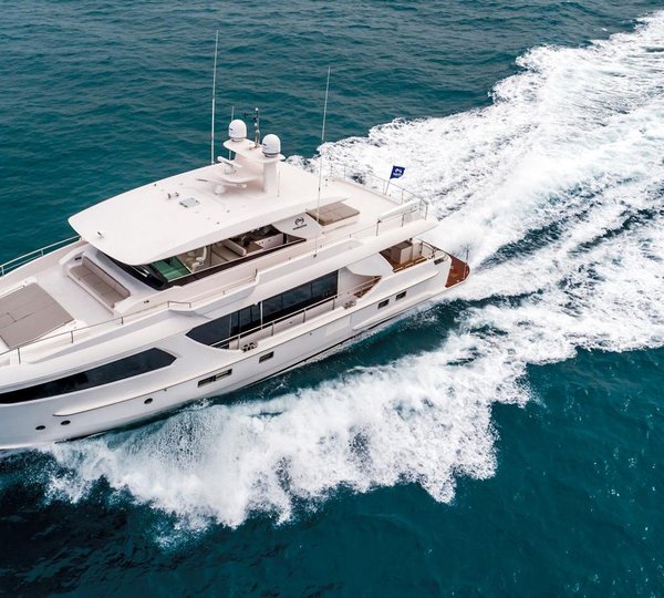 Yacht DF77 SKYLINE , Hull #2 - Horizon Yachts | CHARTERWORLD Luxury ...
